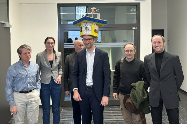 Welcome to Photonics and Ultrafast Laser Science!